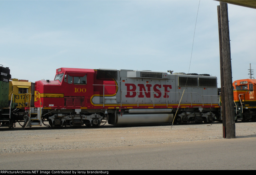 BNSF 100